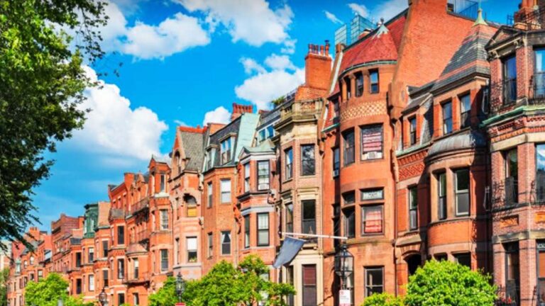 Top 13 Windiest Cities in the US [Ranking of 2024]