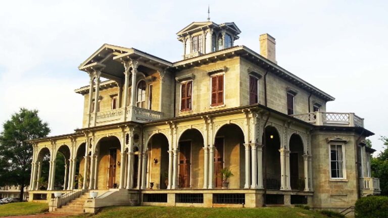 Top 10 Creepy Haunted Places in Alabama [Update 2024]
