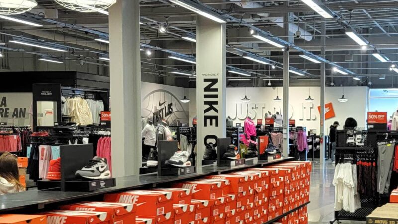 Top 13 Clothing Brands in the USA [Update 2024]