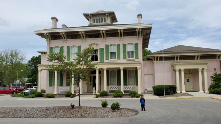 17 Best Cities to Live in Illinois [Update 2024]