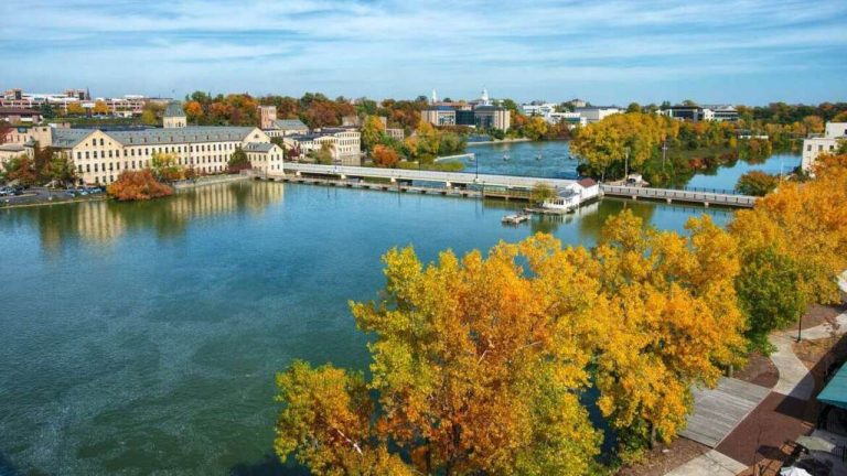 Top 17 Drunkest Cities in America [Report 2024]