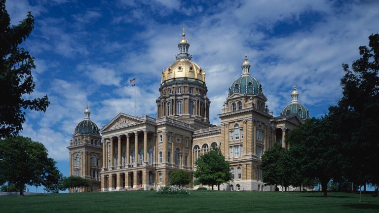 13 Famous Landmarks in Iowa [Update 2024]