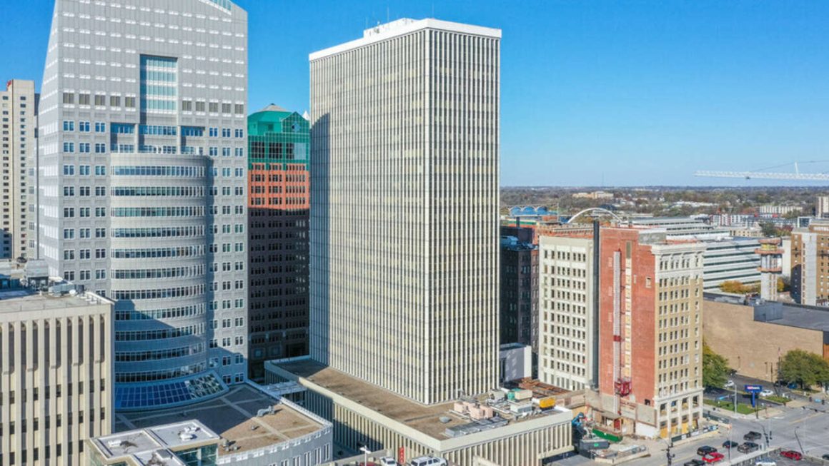 Top 11 Tallest Buildings in Iowa [List of 2024]