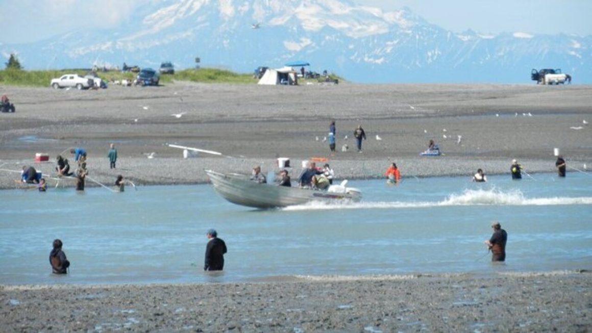 12 Best Beaches in Alaska [Update 2024]