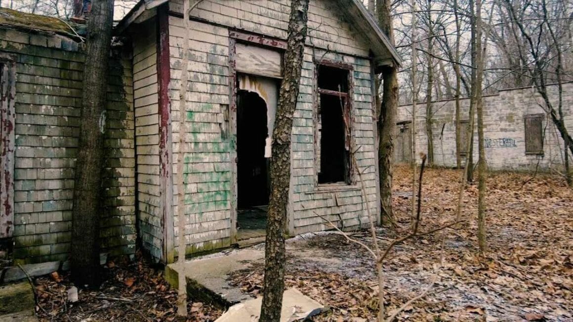 11 Creepy Ghost Towns in Indiana [Update 2024]