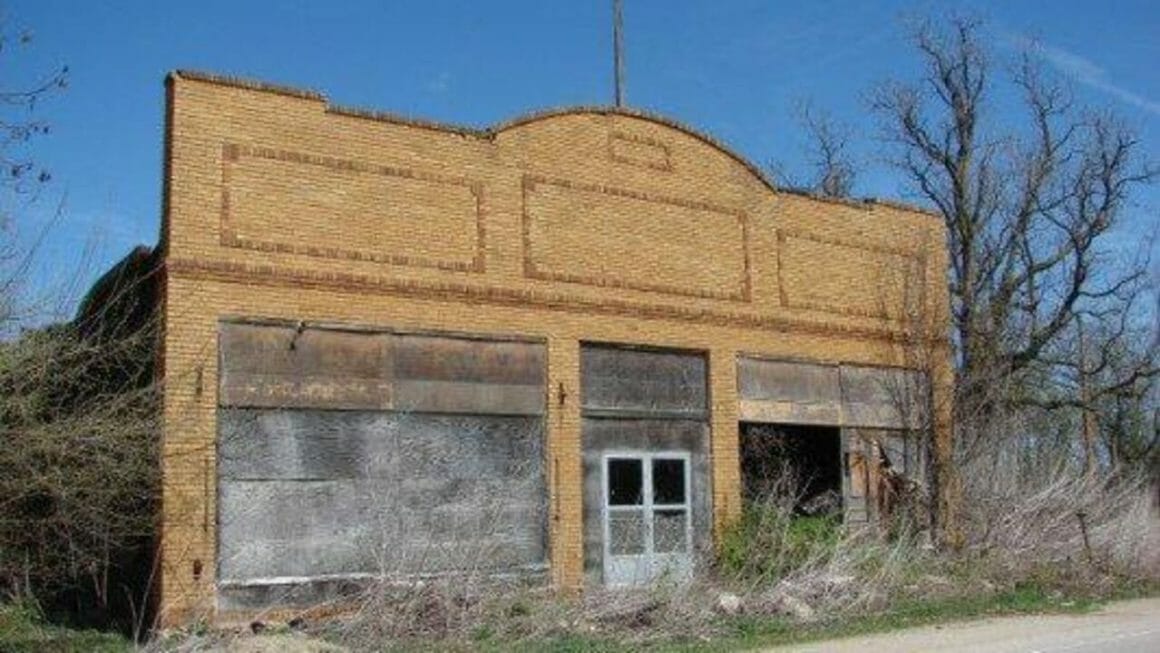 11 Scary Ghost Towns in Iowa You Can Explore [Update 2024]